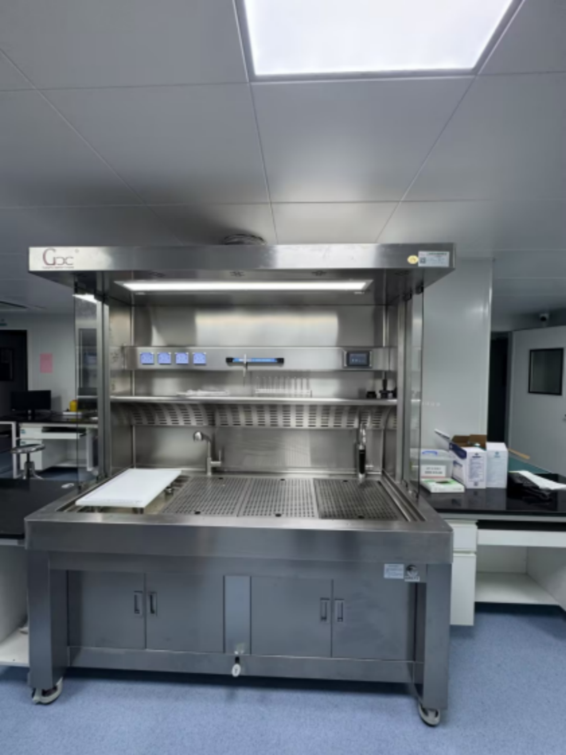 Grossing Station Selection Guide | Materials & Worktop Design